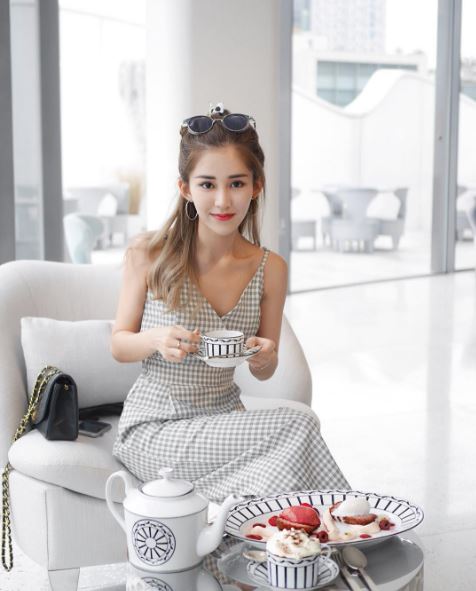 chloe-1 – SevenPie.com: Because Everyone Has A Story To Tell