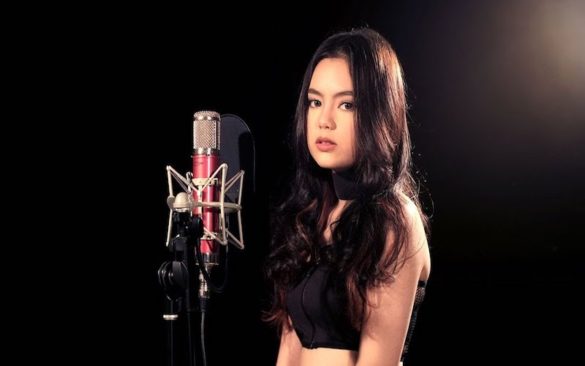 Meet Thai born actress and singer-turned-YouTuber, Chaleeda Gilbert ...