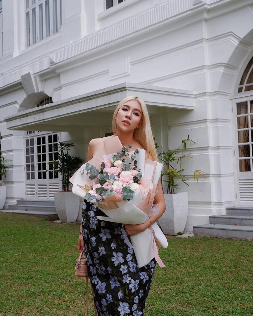 FEATURED ARTICLE: CASEY, AN INFLUENCER & ENTREPRENEUR — BEING A MOM ...