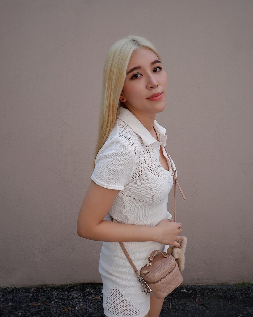 FEATURED ARTICLE: CASEY, AN INFLUENCER & ENTREPRENEUR — BEING A MOM ...